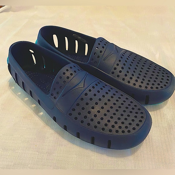 Floafers | Shoes | Euc Original Floafers Navy Light Blue Loafers Size ...